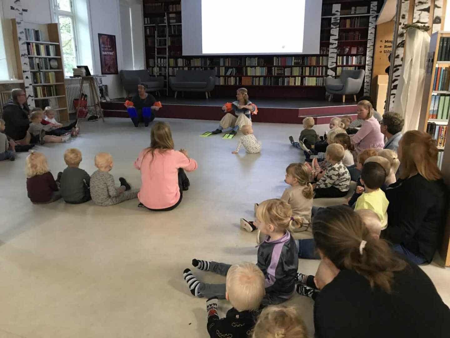 Succes: Små synger sammen på Varde Bibliotek | ugeavisen.dk