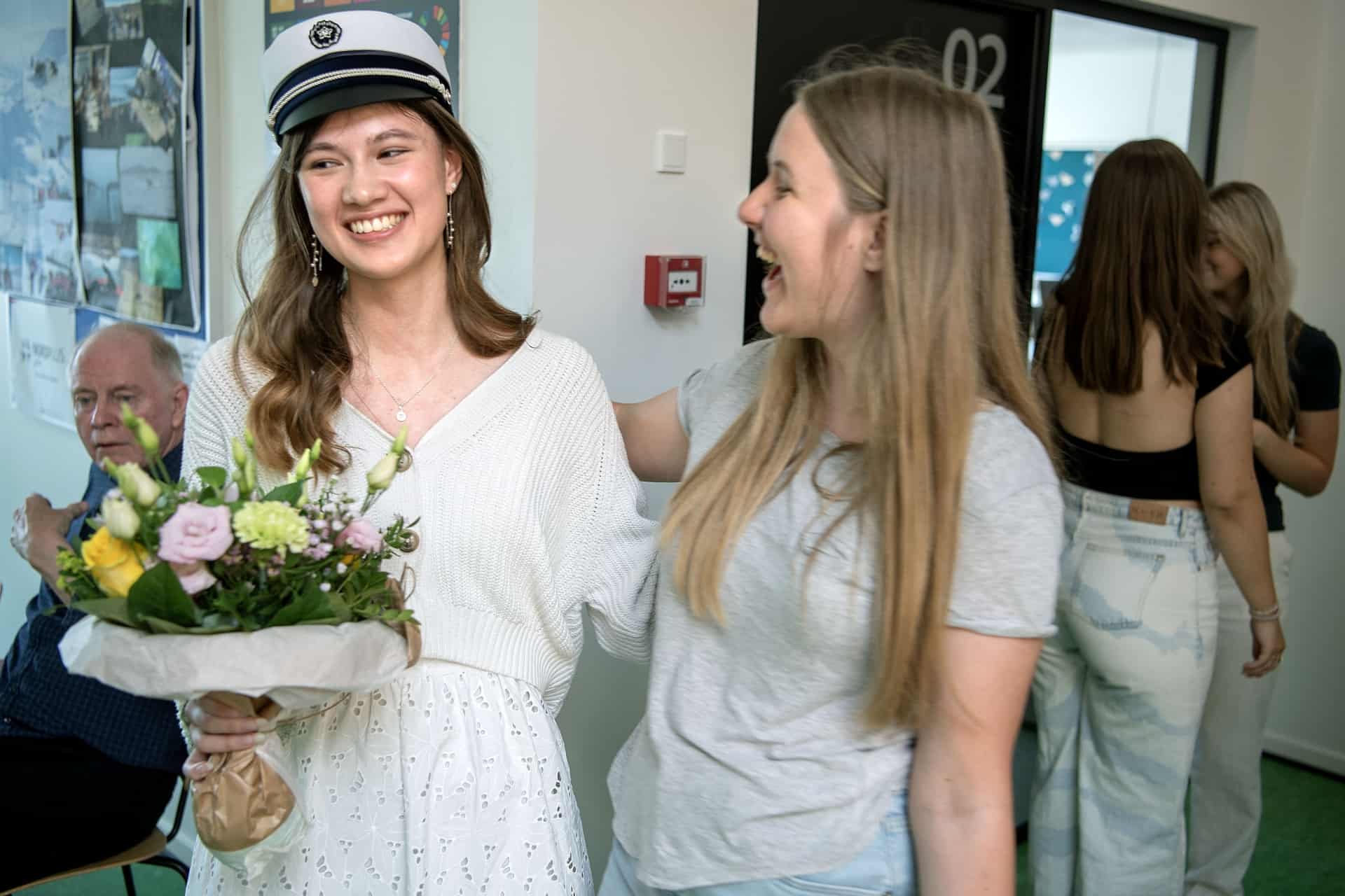 Emma blev den første: Nu venter 74 andre, mens rektor holder øje med ...