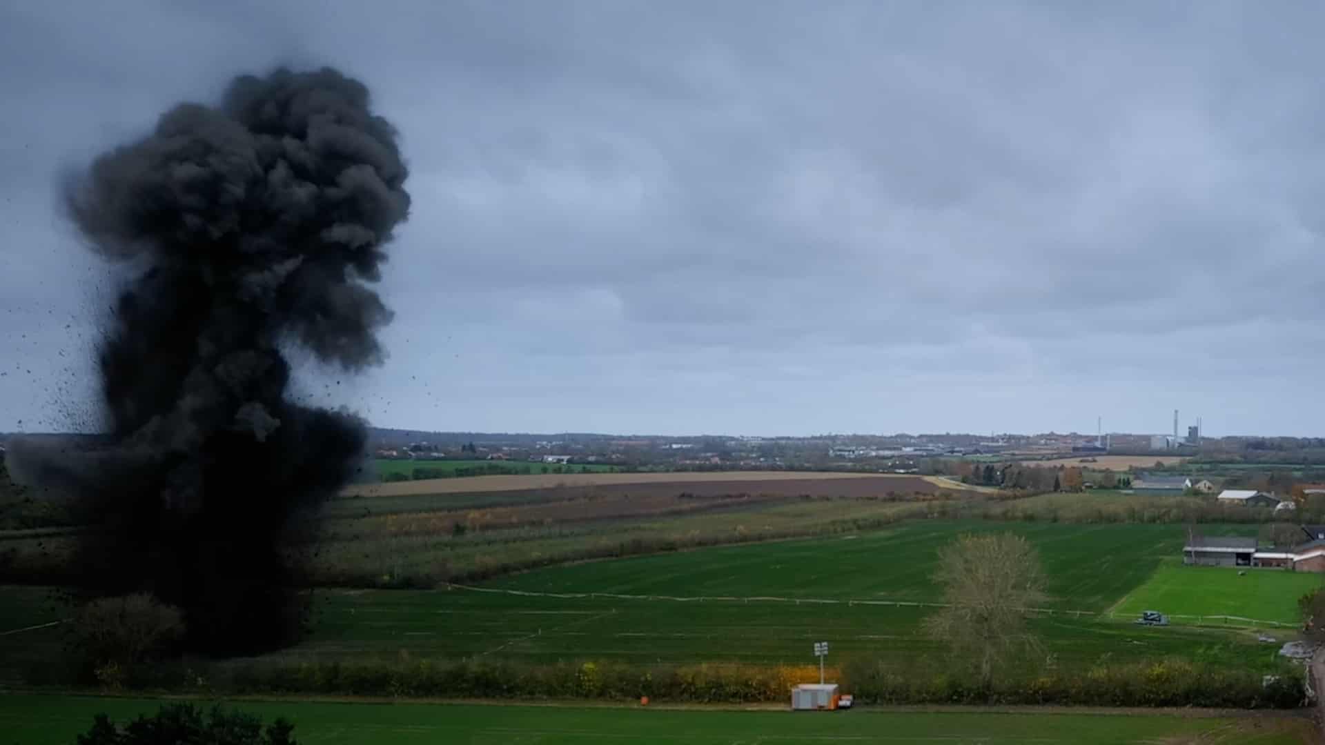 Ny video viser sprængning helt tæt på: 500 kilo tunge bomber sendte ...