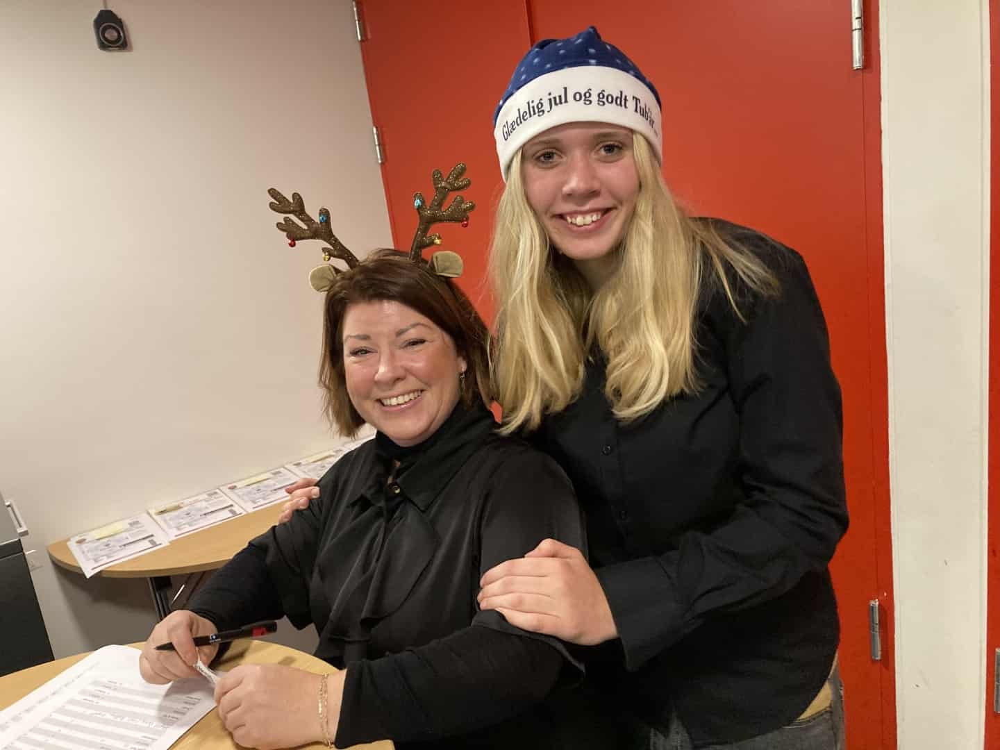 Odense Bulldogs: Se målene i nævekampen på isen, da J-dag også blev V-dag | fyens.dk