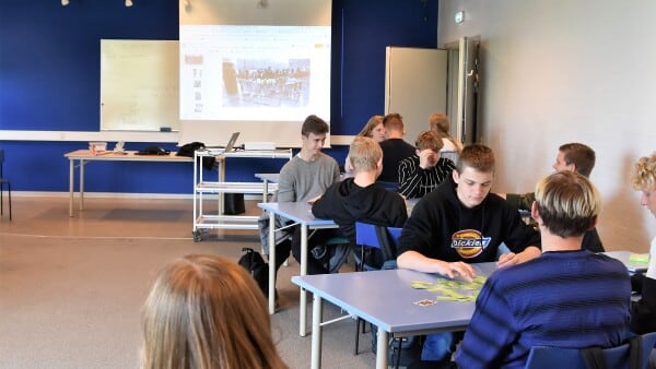 Glade elever: Det er så fedt at være samlet igen | jv.dk