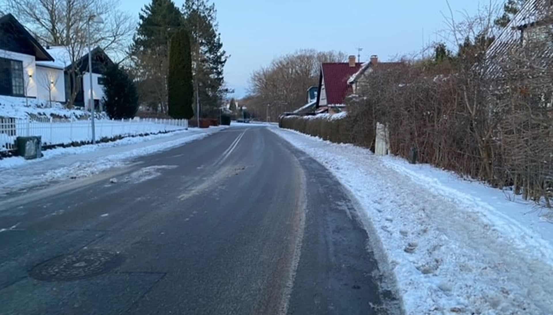 79-årig kvinde faldt på glat fortov: - Dybt pinligt, at man i ...