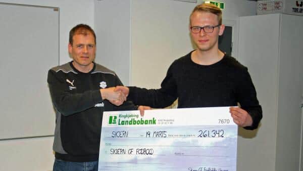 Stor check fra støtteforeningen | ugeavisen.dk