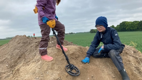 Arkæolog for en dag på en mark ved Borre | ugeavisen.dk
