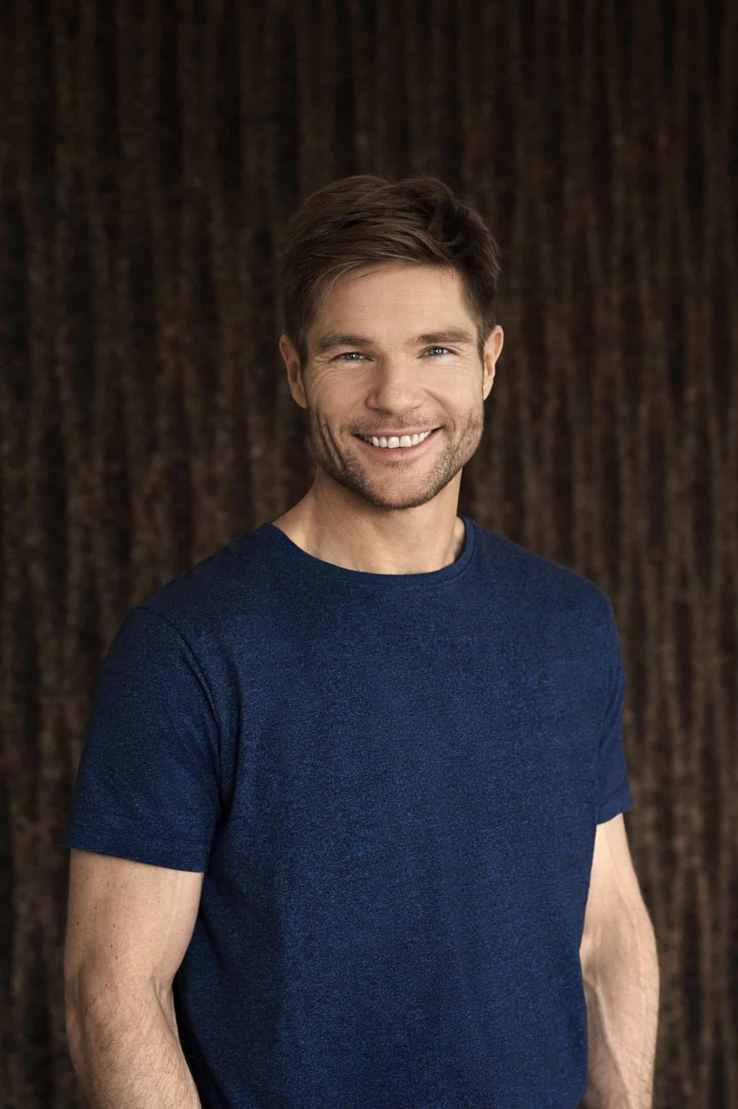 Skuespiller David Owe: - Jeg blev forelsket i min kone, da hun sang ...