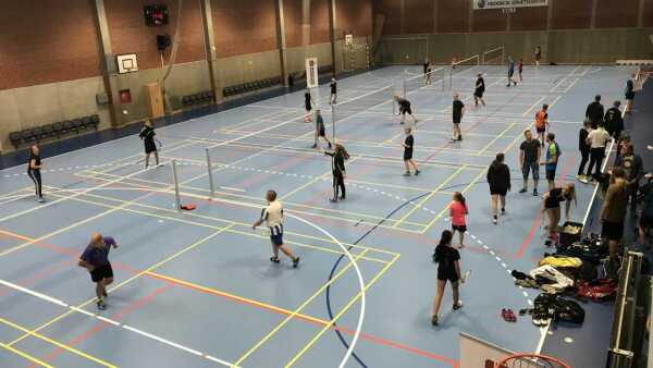 75 år med en lille fjer på: Sportsklub fejrer sig selv | fyens.dk