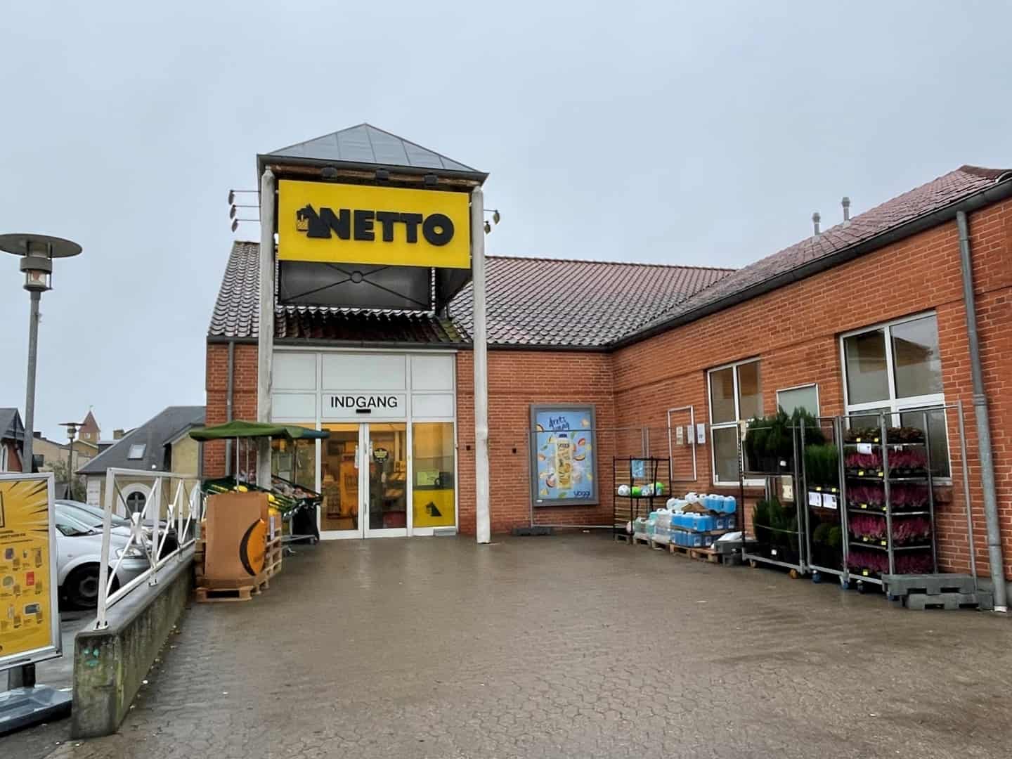 Netto indsatte vagt efter chikane mod personalet, og nu har sagen taget en ny drejning: - Det ...