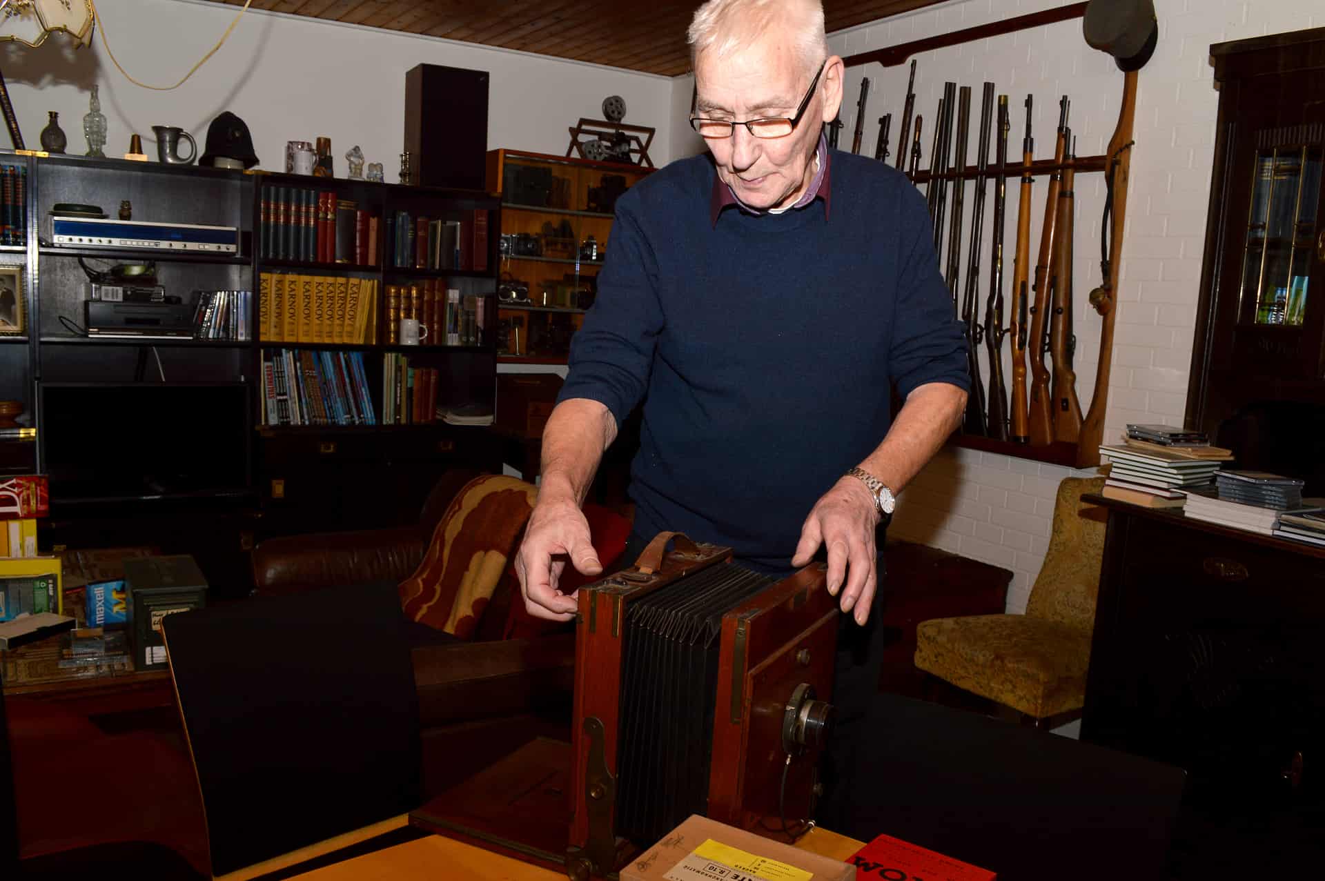John Hansen brænder for gamle fotos og historierne bag | ugeavisen.dk