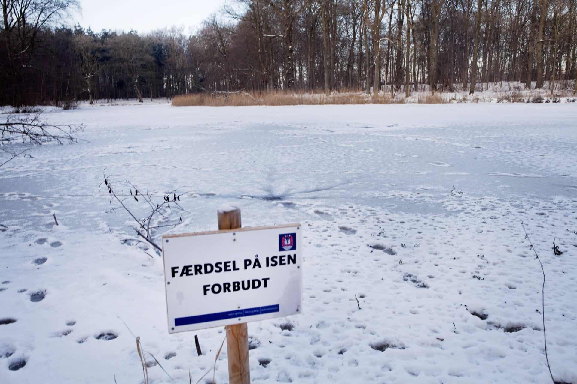 Politiet advarer mod livsfarlig leg: Bliv væk fra isen - den er usikker ...