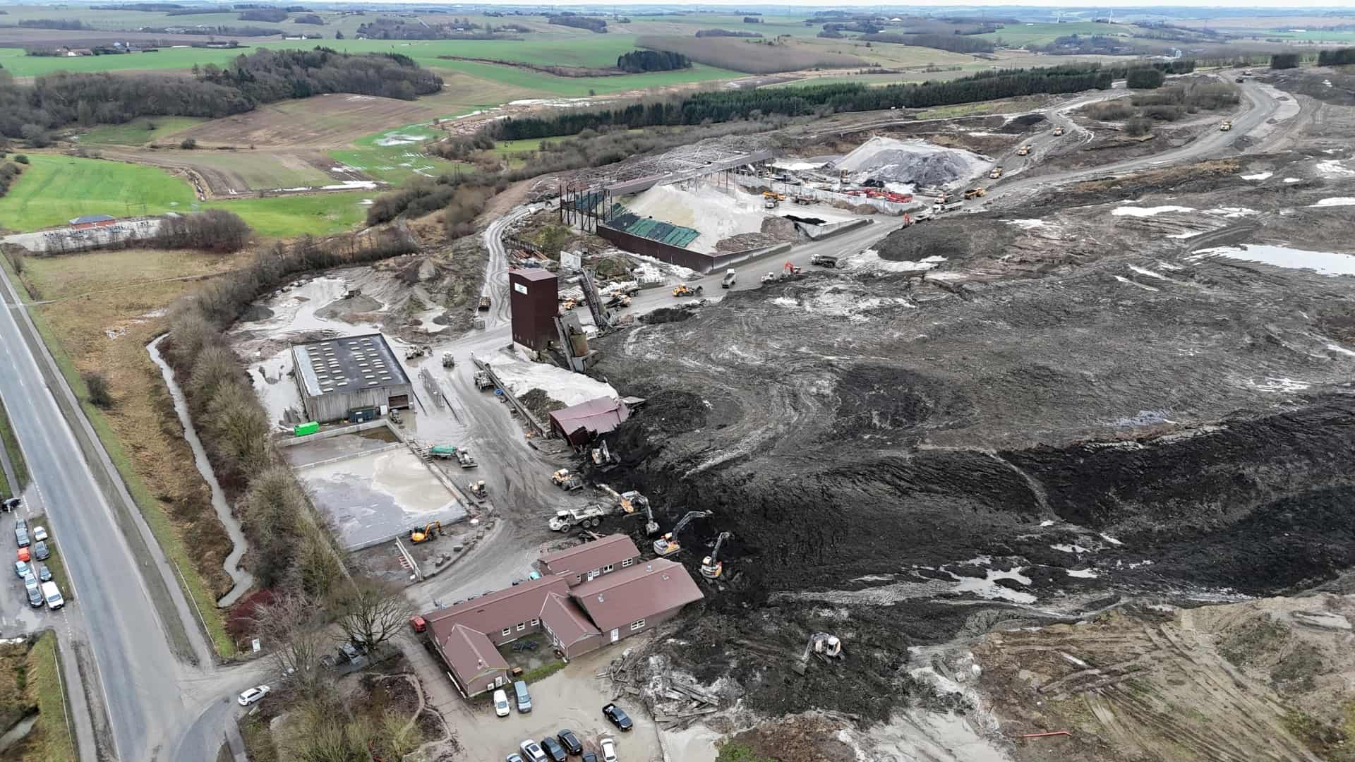 Jordskred tvinger Nordic Waste til at rive bygninger ned: Kommunen følger situationen tæt ...