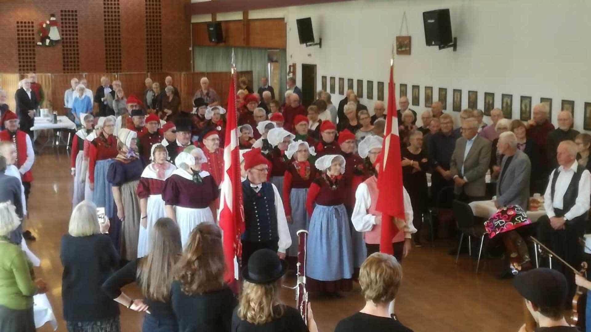 Folkedansere fejrede 90-års fødselsdag med fuld musik | ugeavisen.dk