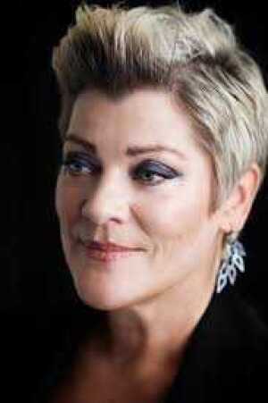 Ann-Mette Elten synger både pop og klassisk til julekoncert i Ellebæk ...