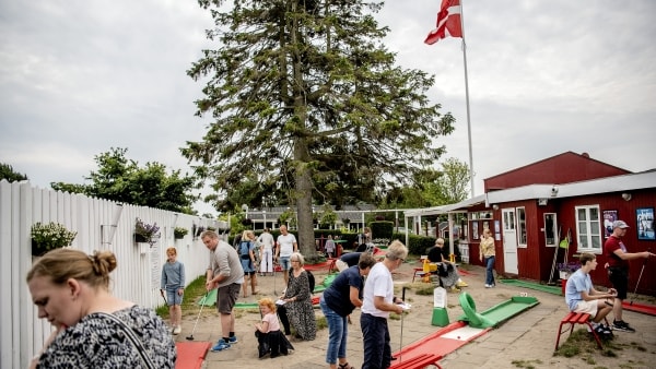 Flere turister end før corona: Gæsterne strømmer til Odders kyst ...