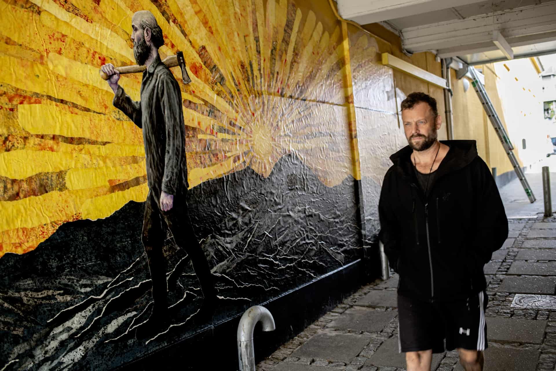 Norsk kunstner har skabt dyster kærlighed på Søndergade: Alle har en ...