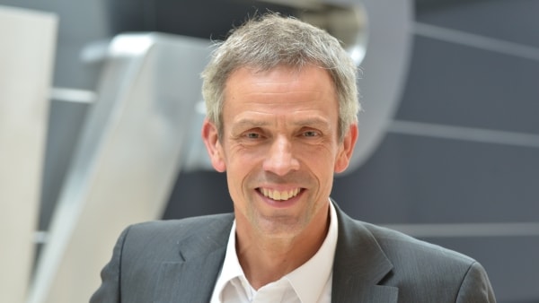 Lennart Sten er TV 2 helt ind i knoglerne. Nu fylder han 60 | fyens.dk