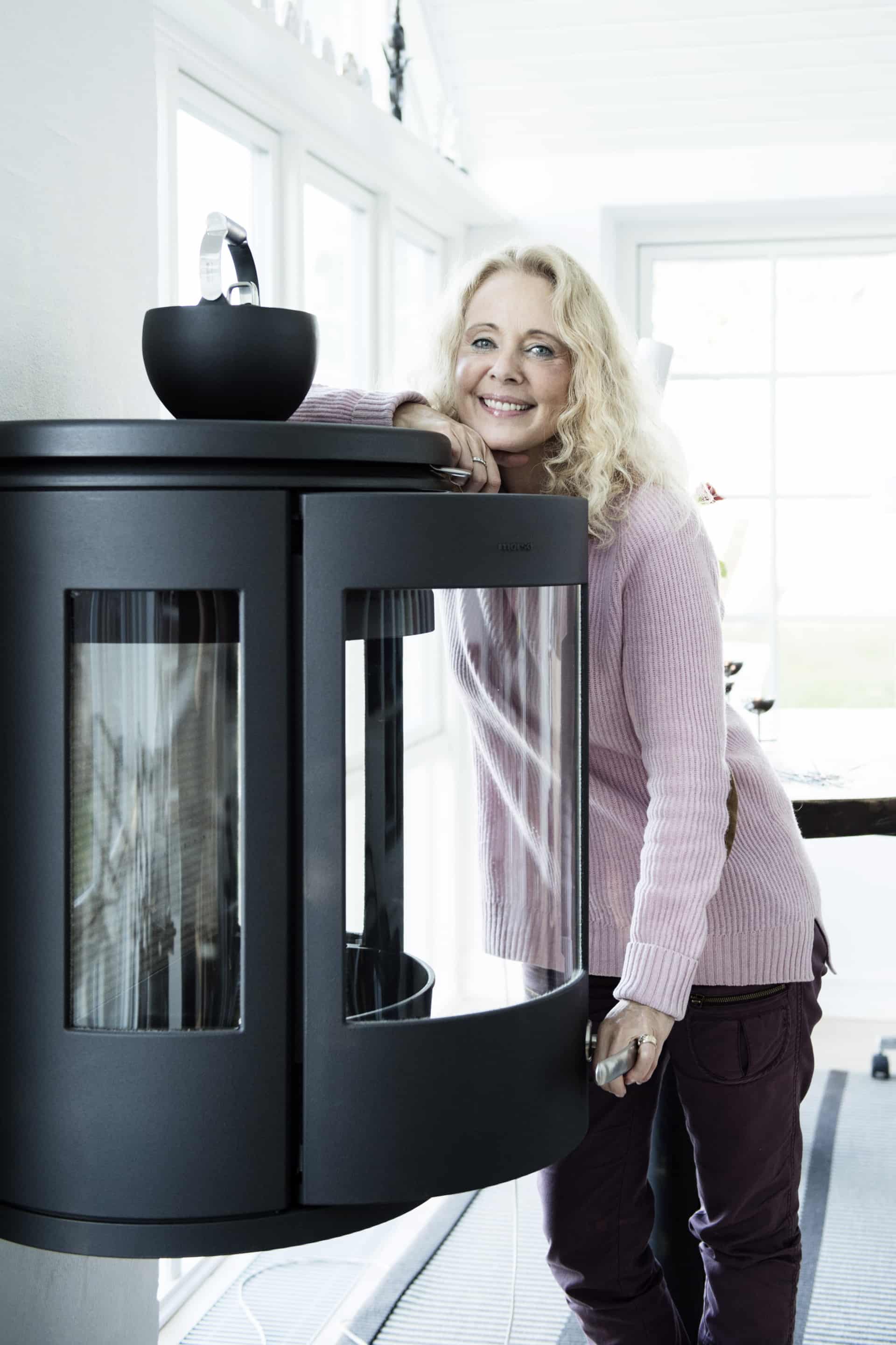 Design: En brændeovn flytter man sammen med | faa.dk