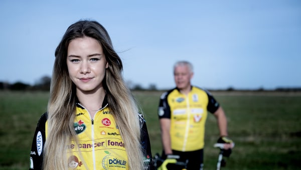Punktum for et ungdomsliv med kræft: Emma og hendes far vil cykle til ...