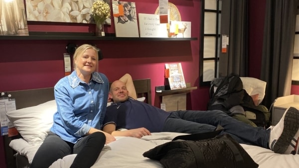 Line og Thomas tilbragte eksklusiv nat i IKEA: - Vi vinder normalt ...