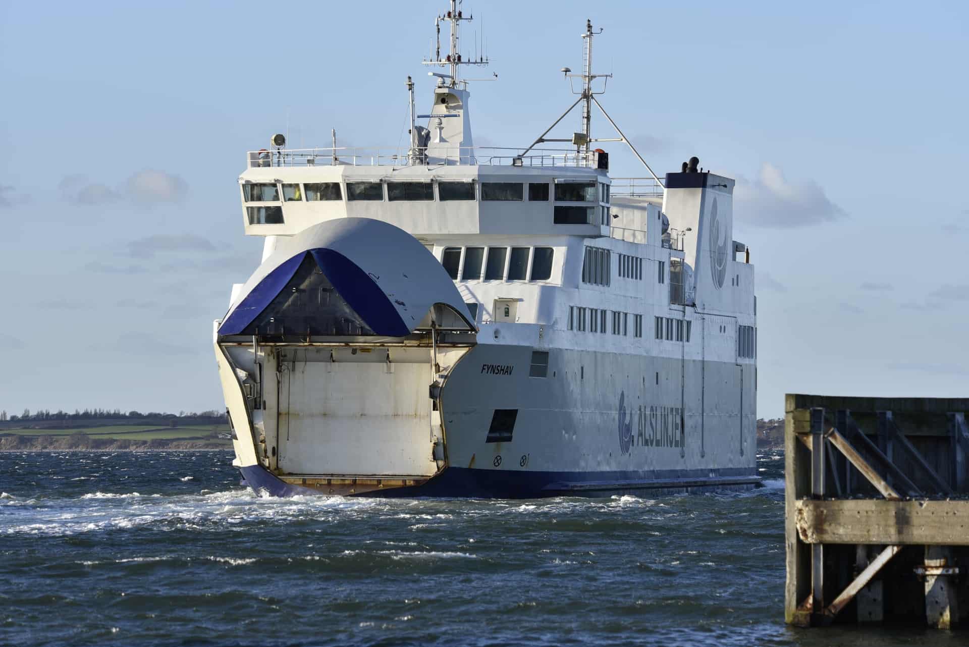 Stormvejret rammer færgefarten: Masser af afgange er allerede aflyst ...