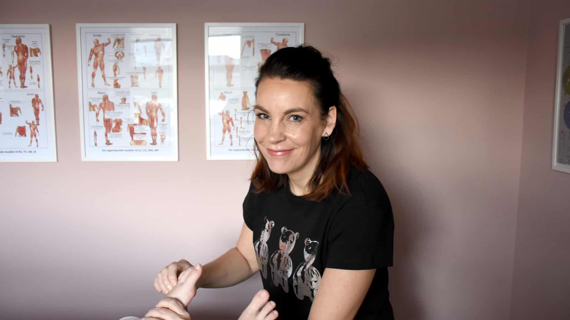 Fødderne er kroppens kort: Anna Mette er zoneterapeut | ugeavisen.dk