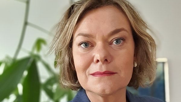 Karin kæmper for mennesker, der bliver syge af kæmpe mod systemet | jv.dk