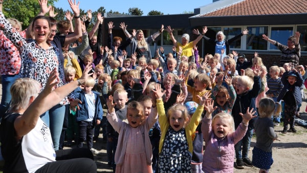 GREDSTEDBRO: Børnene råbte hurra for deres børnehave | ugeavisen.dk
