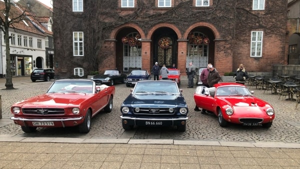 Veteranbiler indtager byens rådhusplads | ugeavisen.dk