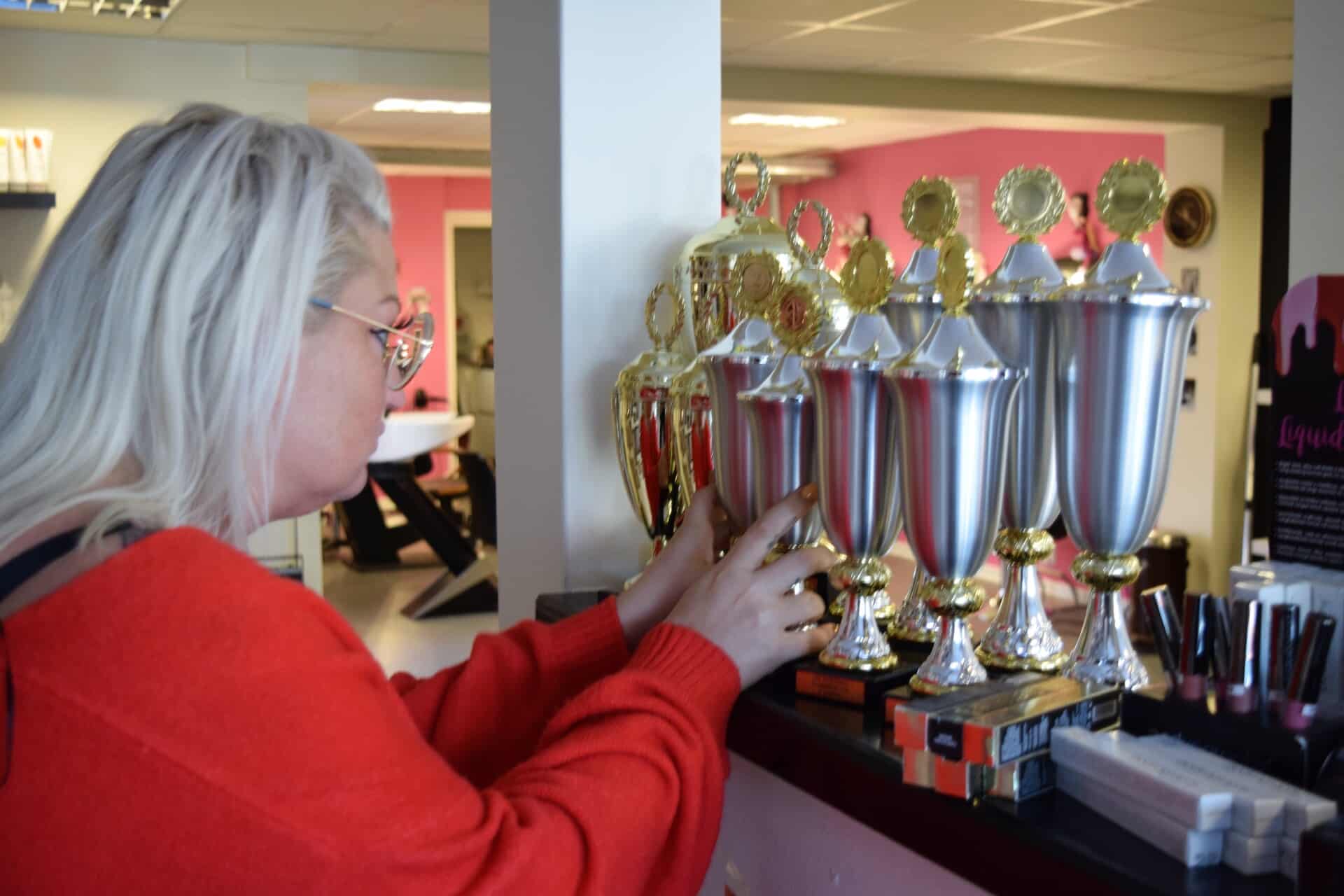 Louise er kåret som årets frisør: - Jeg chokerer ofte borgerne i Ringe ...