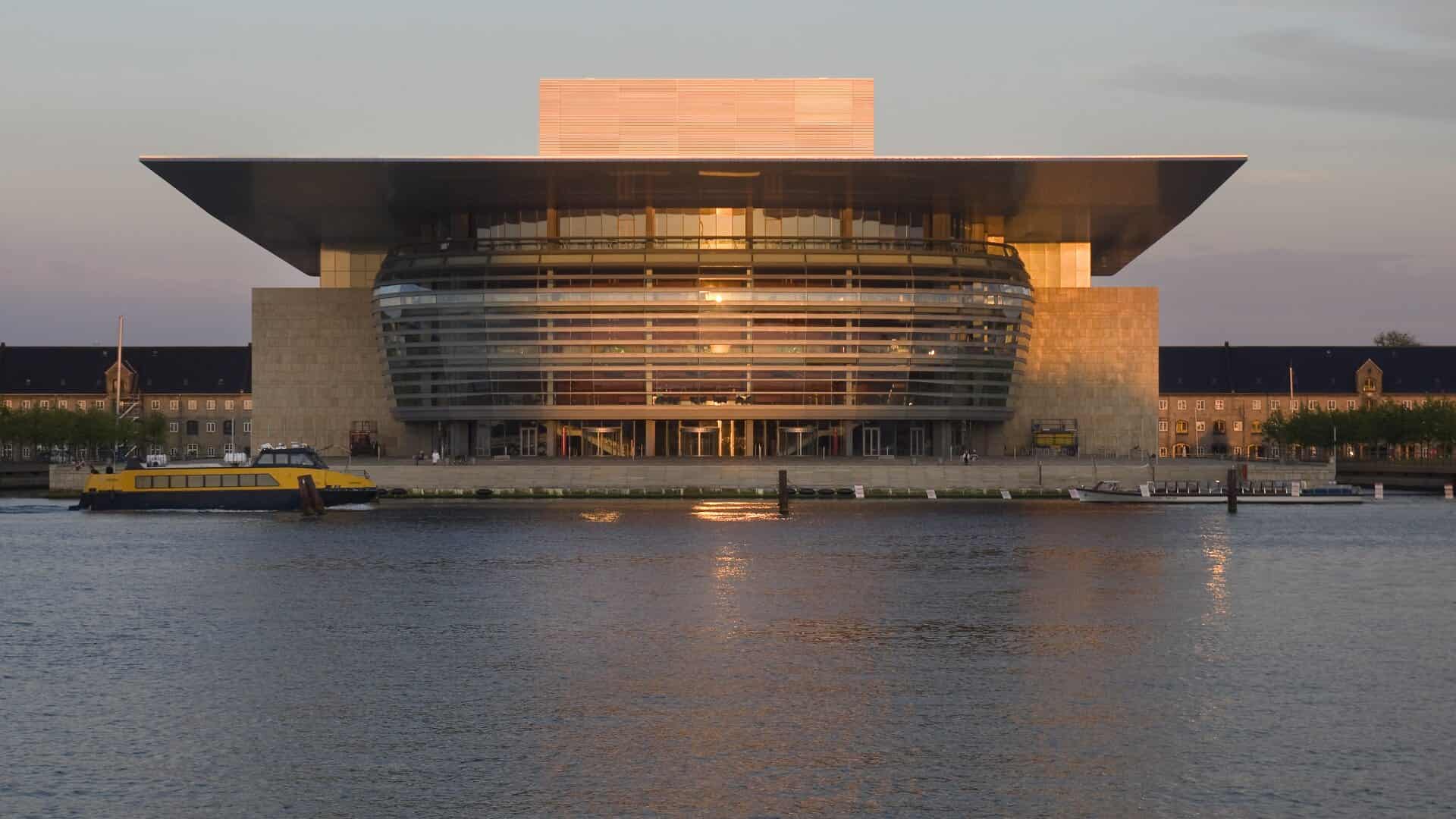 Bustur til opera i København og 12 teaterforestillinger | ugeavisen.dk