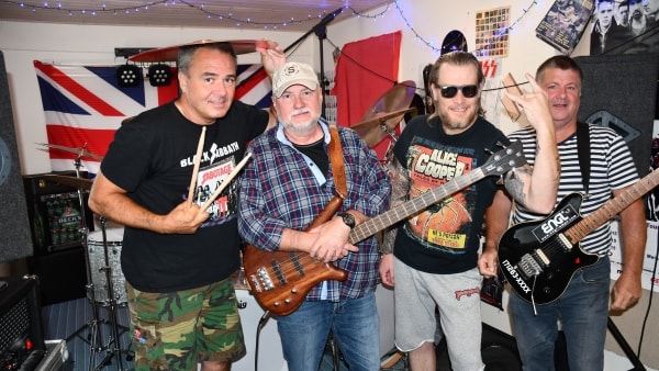 Det gør noget ved Thomas' 'boller' når han spiller hård rock | ugeavisen.dk