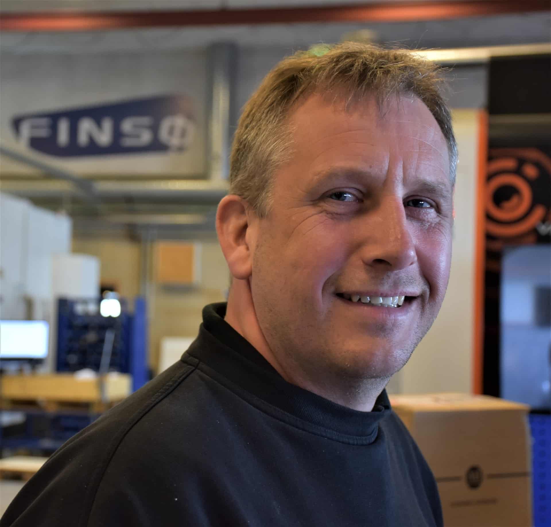 Finn har aldrig læst tykke bøger eller slået ud med armene - nu driver ... Finn har aldrig læst tykke bøger eller slået ud med armene - nu driver ...