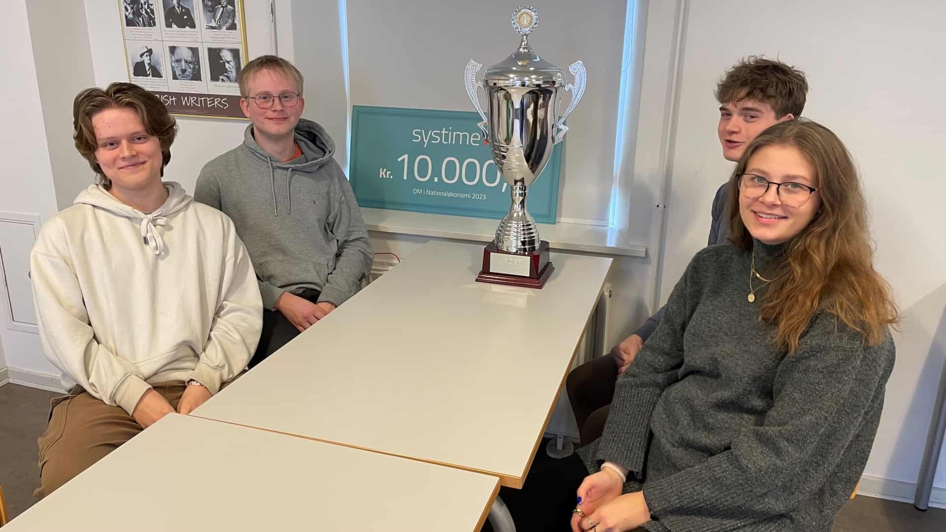 Mathilde og tre drenge imponerer dommere, vinder 10.000 og stor pokal ...