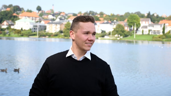 Filip blev selvstændig i en ung alder: Nu vil han vise bagsiden af ...