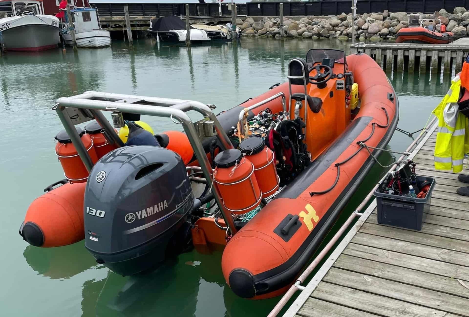 Tyve løb med kostbar specialbåd og satte den til salg få timer senere ...