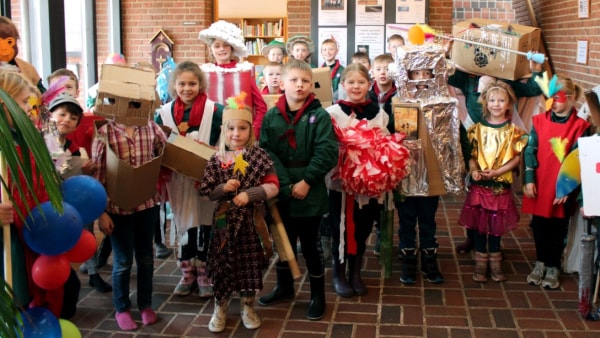 Ellebæk Spejderne fejrede fastelavn med upcyclede kostumer | ugeavisen.dk