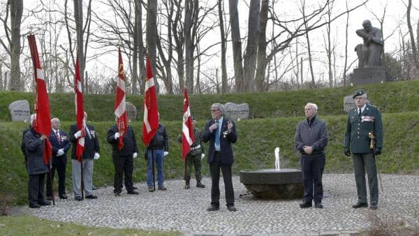SE BILLEDERNE: 100 gæster til 4. maj i Mindelunden | ugeavisen.dk