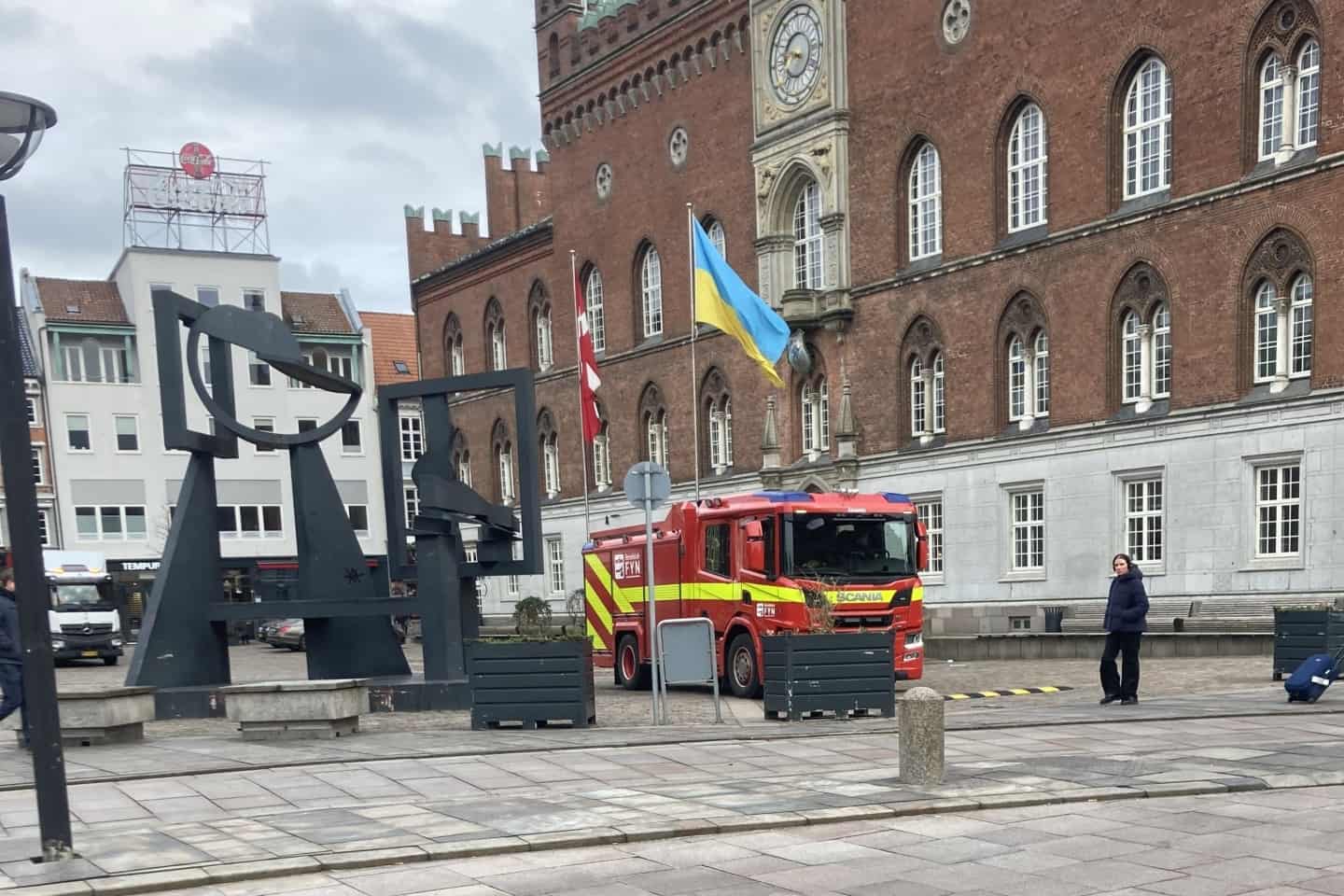 Brandbiler rykkede ud til rådhuset i Odense: Bare rolig - det er bare ...
