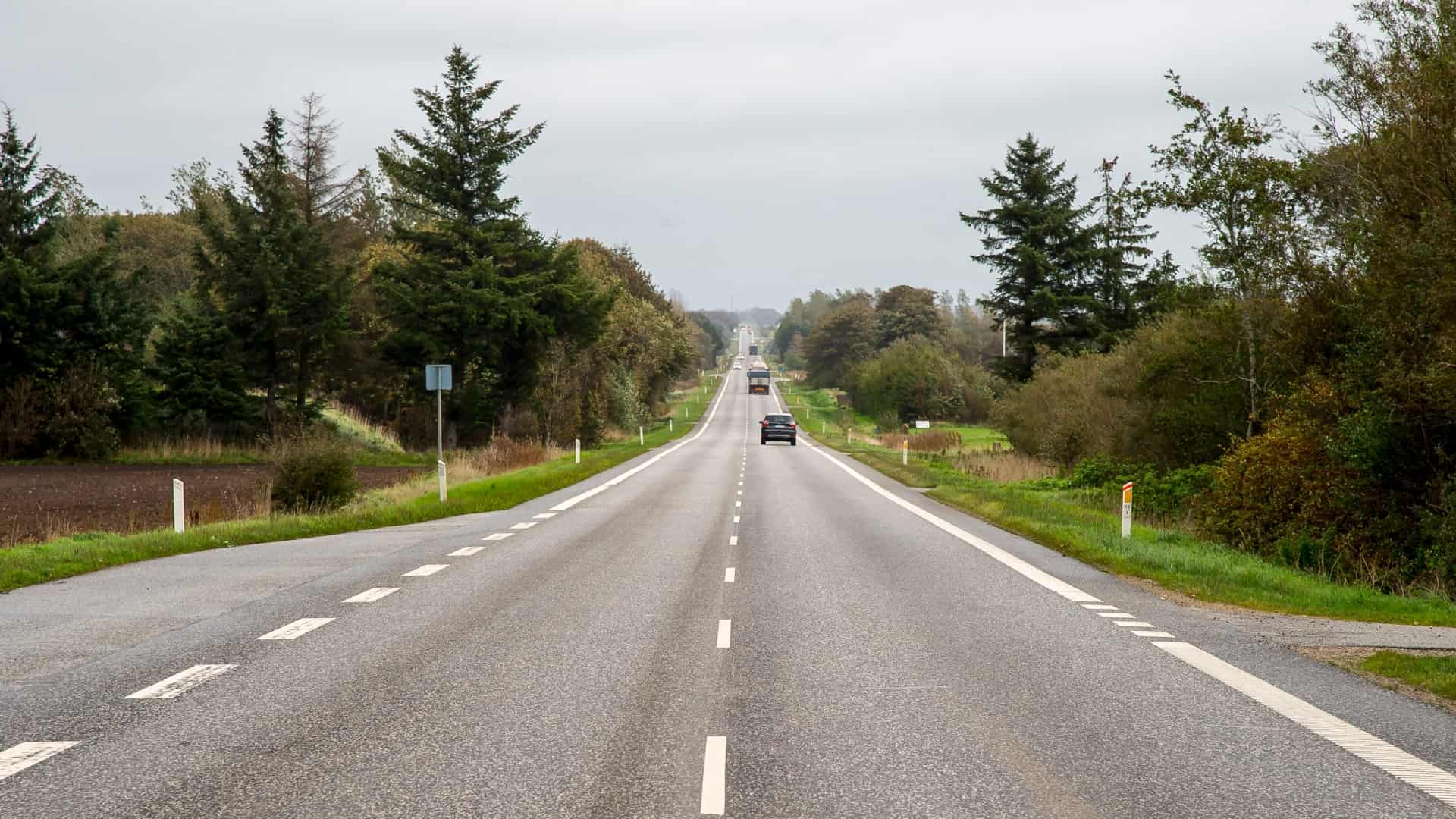 Personbil rullede rundt på hovedvej: Bilist ved bevidsthed | ugeavisen.dk