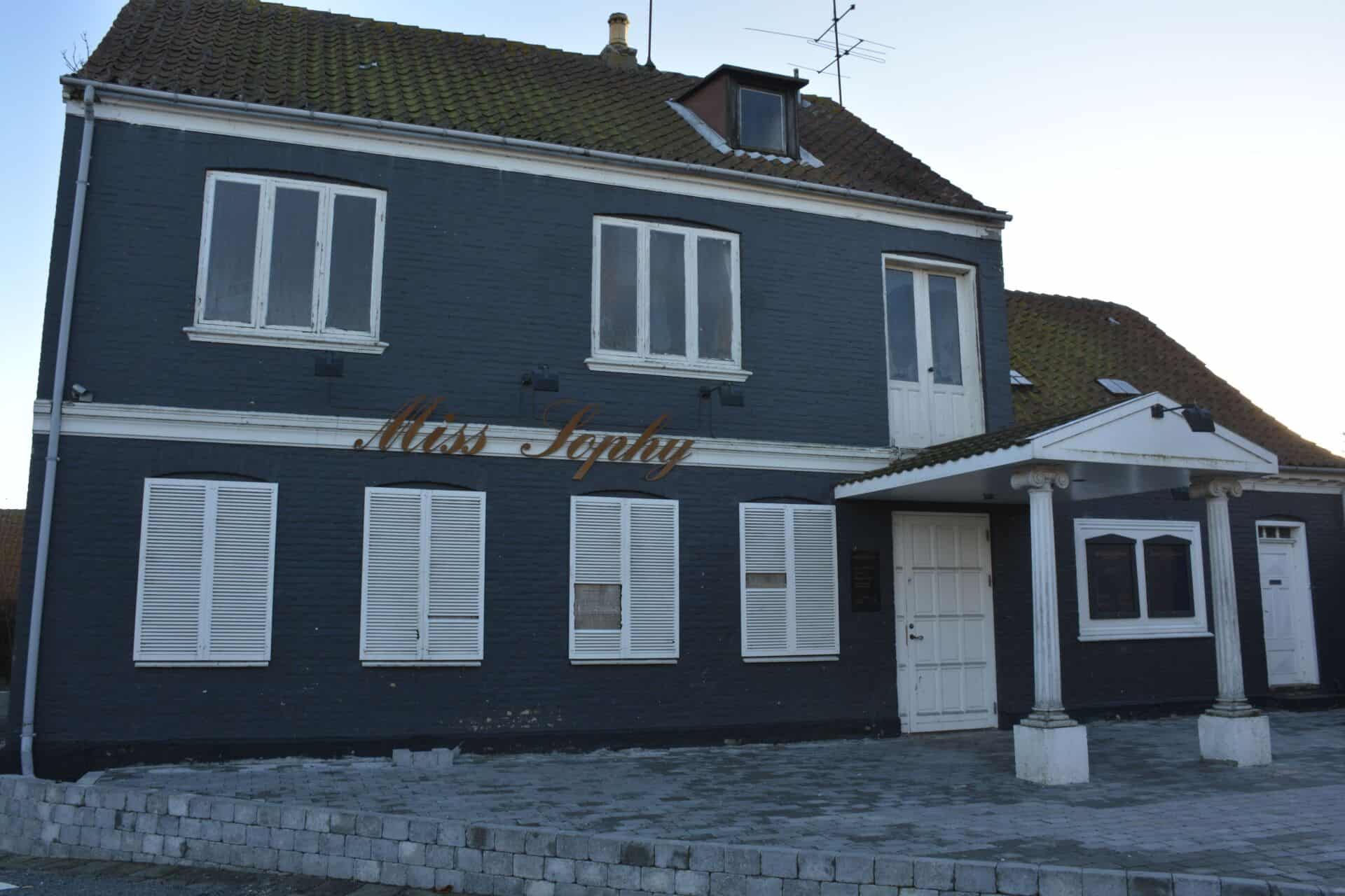 Miss Sophy får en kærlig hånd | faa.dk