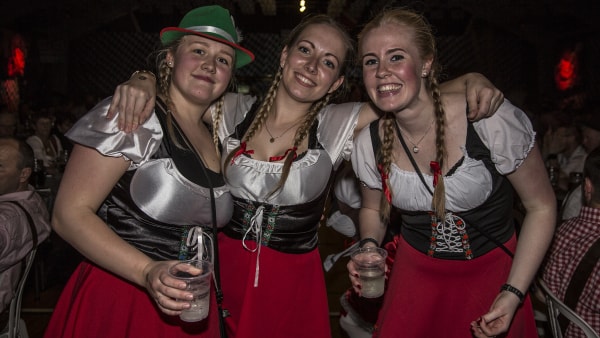 Se billederne: Skummende øl og glade Heidier | jv.dk