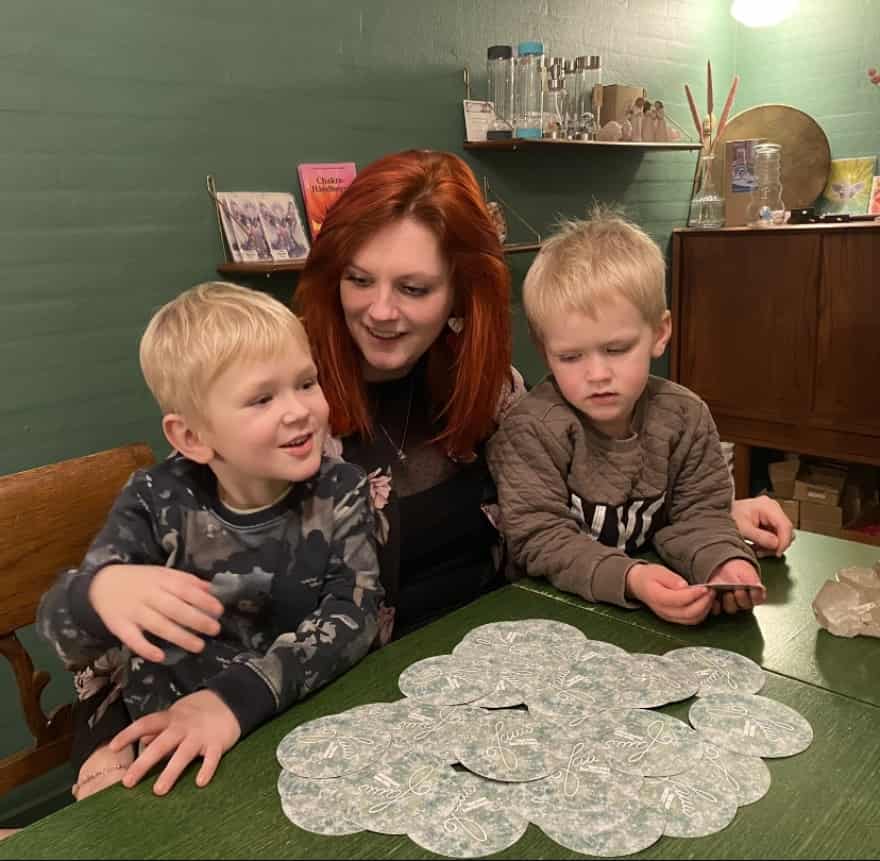 Snik snak: Nye samtalekort for børn hjælper dem med at sætte ord på ...