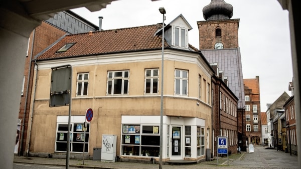 Menighedsråd vil rive markant hjørneejendom i midtbyen ned | stiften.dk