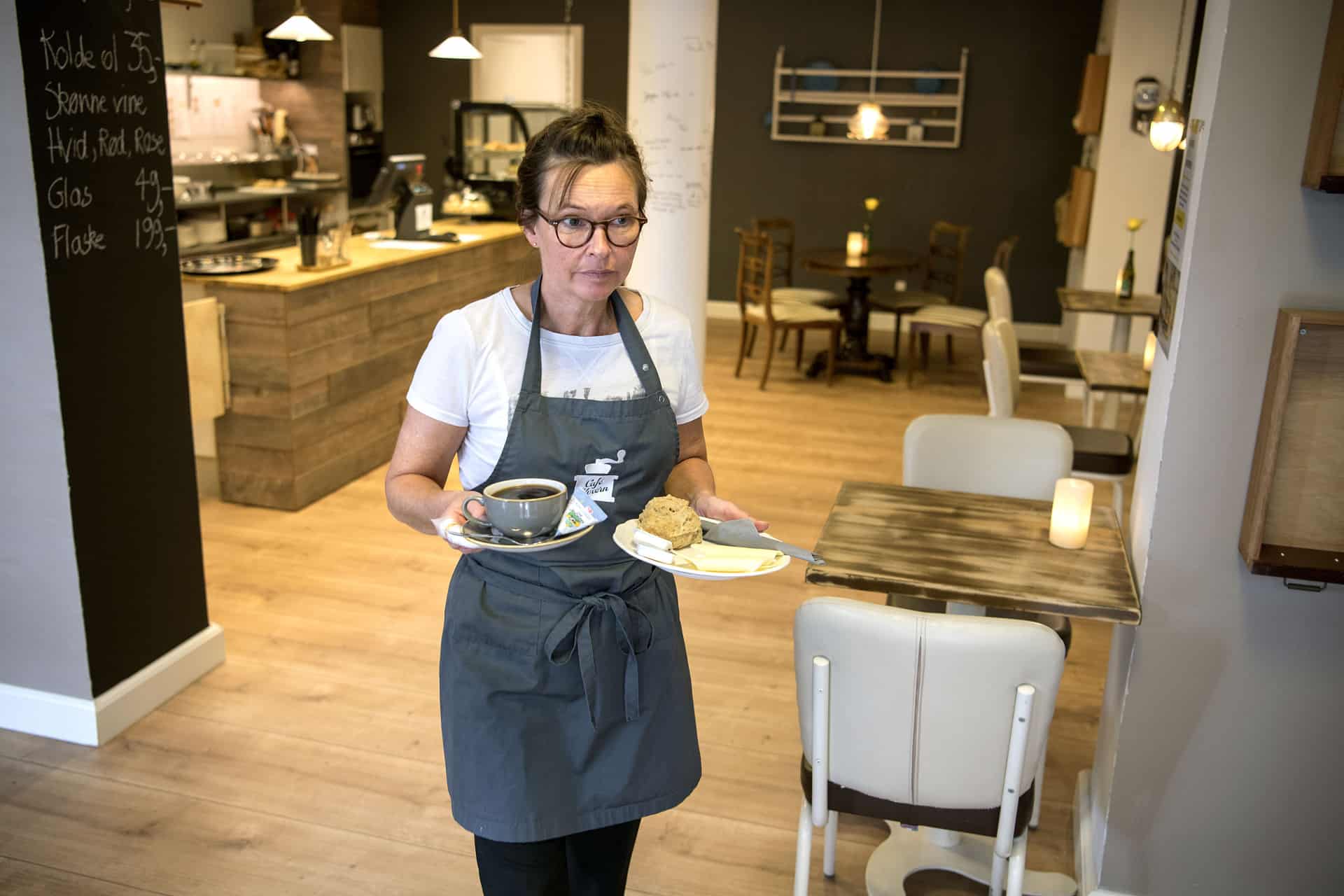De giver gerne en tier ekstra: Café har afløst bager i midtbyen ...