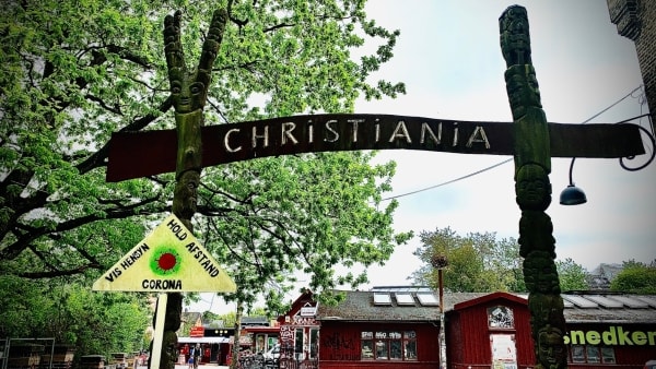 Unge drenge anholdt: Den ene var sælger i hashbod, den anden bar kniv ...