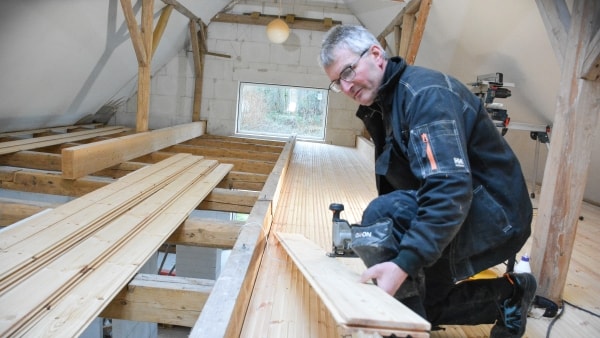 Jacob satser sin pensionsopsparing på moderne bolig i gammel hestestald ...