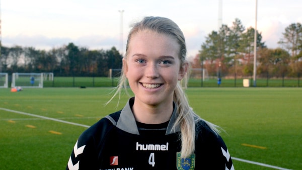 Søster spiller på landsholdet - nu er Pernille udtaget til sin første ...