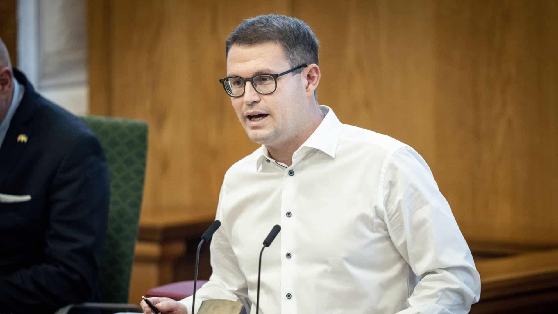 Politisk ordfører i S skyder eget parlamentsmedlems forslag ned ...