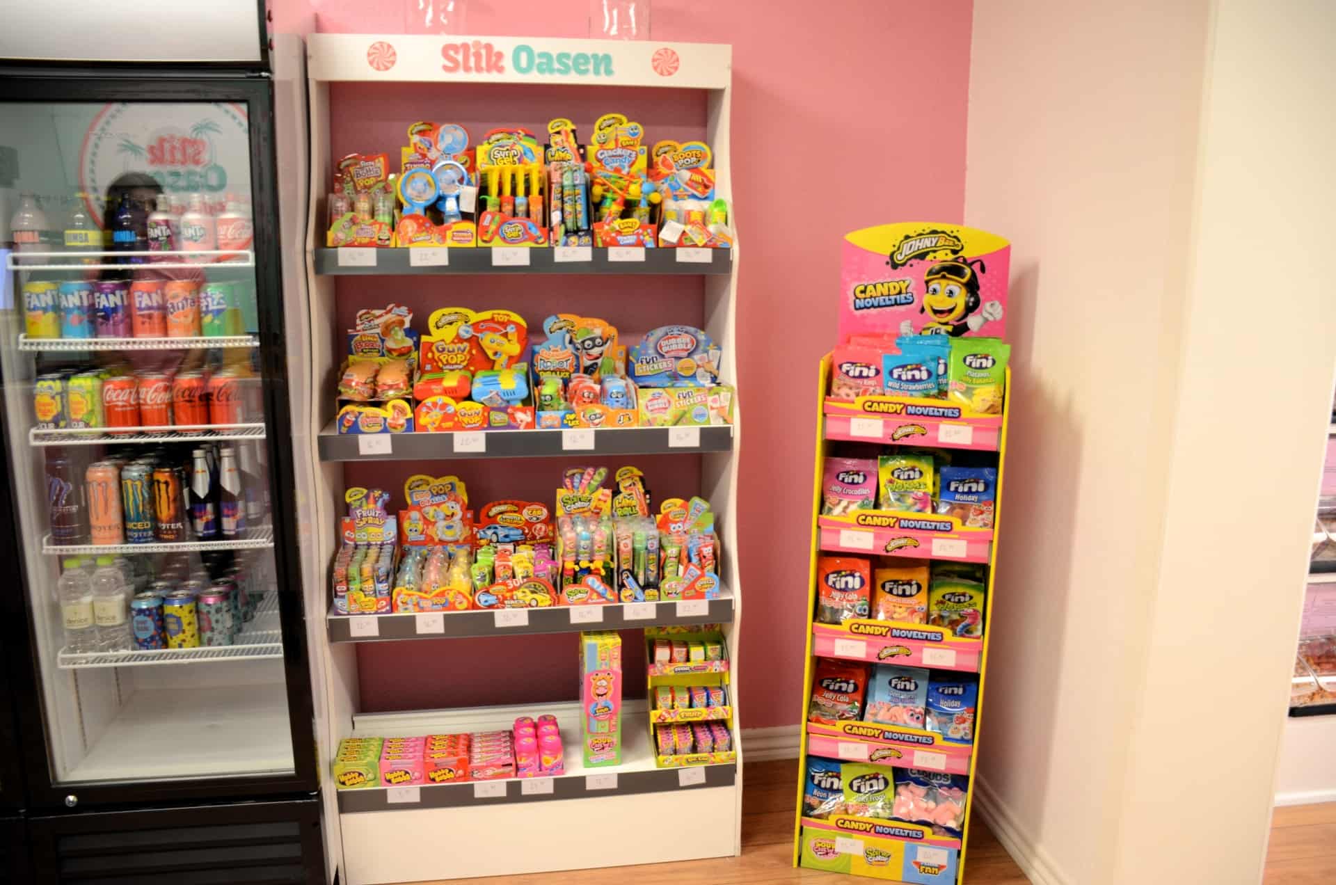 Sådan får du et kilo gratis slik: Bobbi og Stephanie åbner en ganske ...