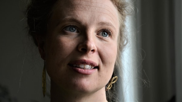 Julie Lykke Haugaard forfatter datingprofiler: - Ja, en steinerpædagog ...