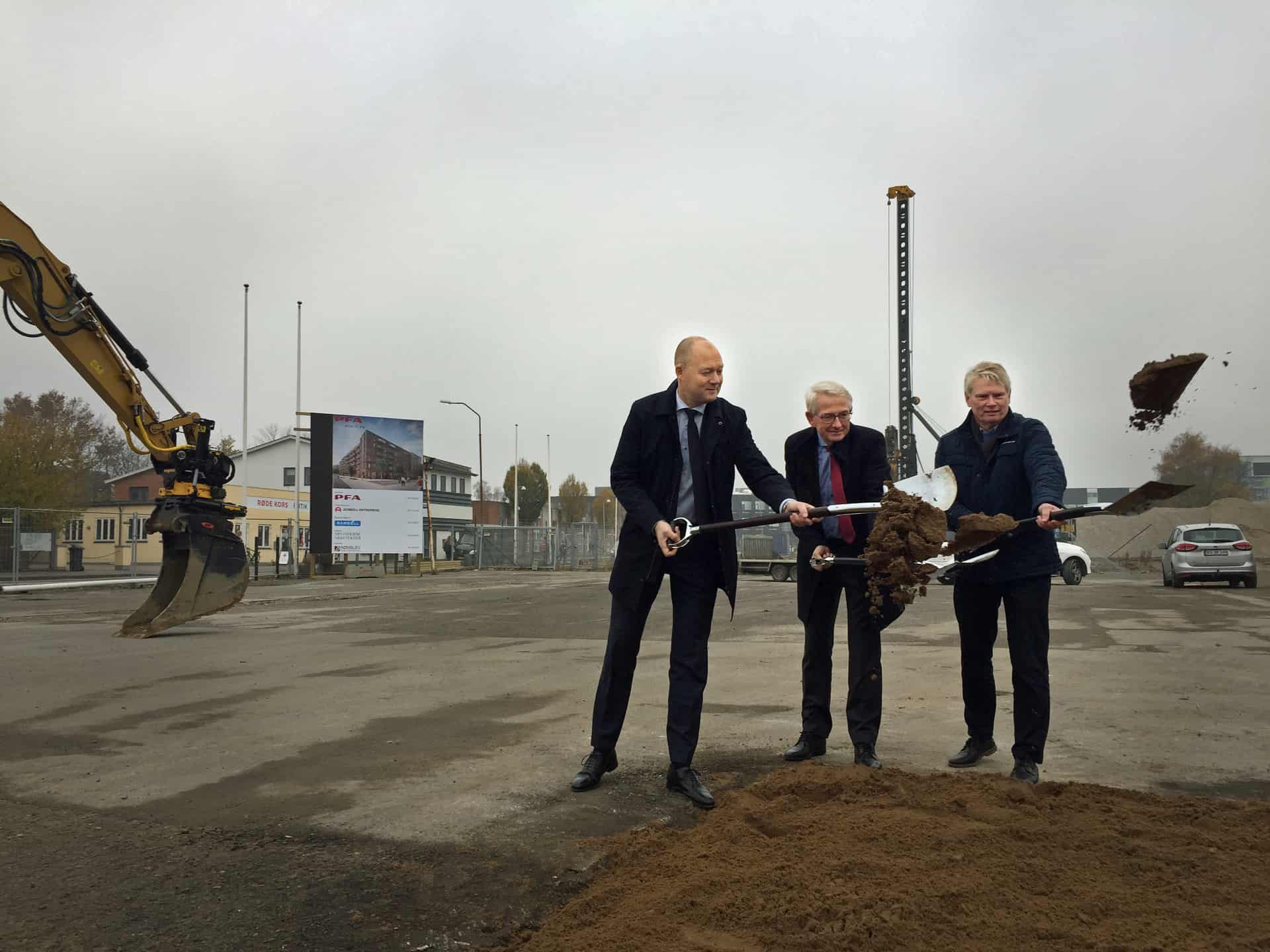 Snart skyder 228 boliger op midt i Vejle - det første spadestik er taget | frdb.dk